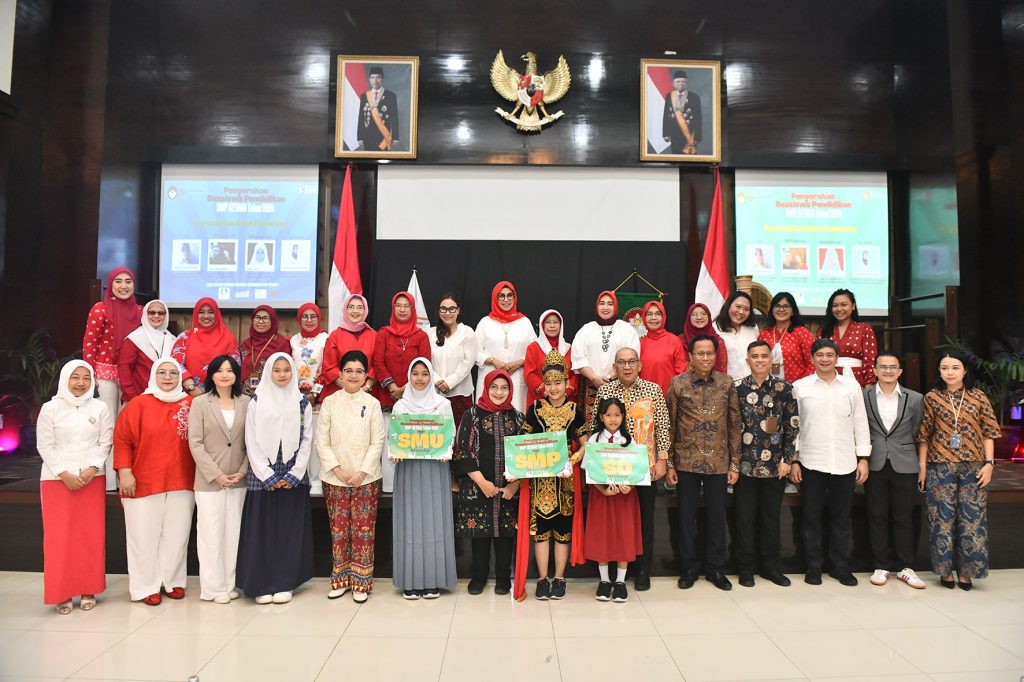 DWP Setkab Serahkan Beasiswa Pendidikan dan Tali Kasih bagi 64 Siswa ... DWP Setkab Serahkan Beasiswa Pendidikan dan Tali Kasih bagi 64 Siswa ...
